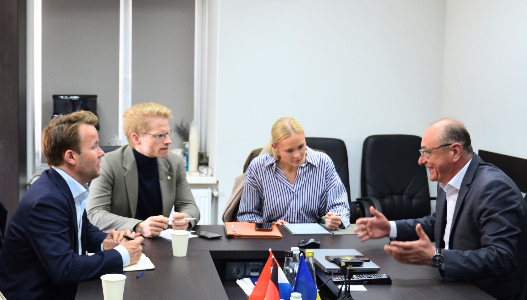 Întrevedere oficială privind securitatea cibernetică între ...